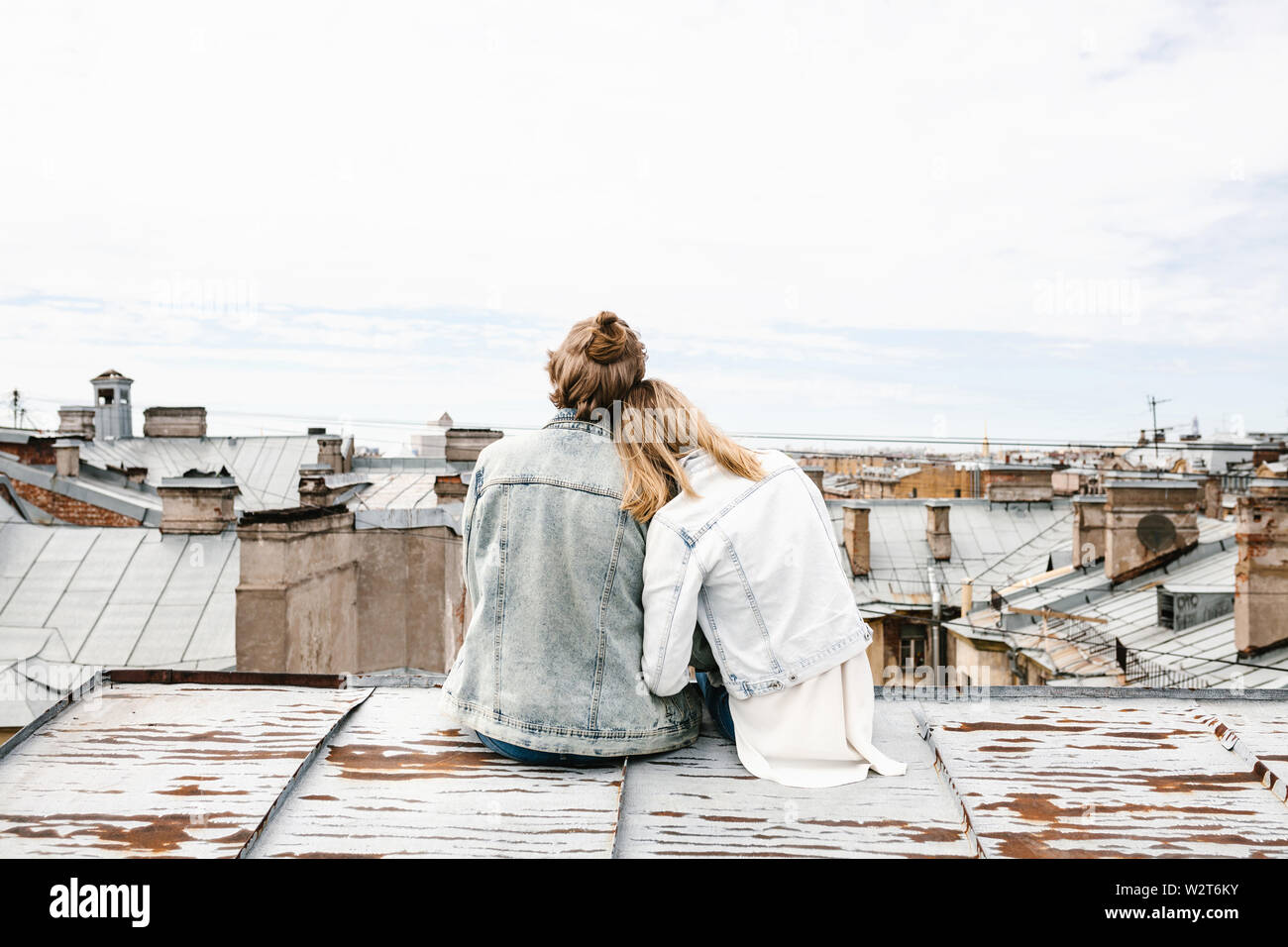 Couple bonding trusting hi-res stock photography and images - Alamy