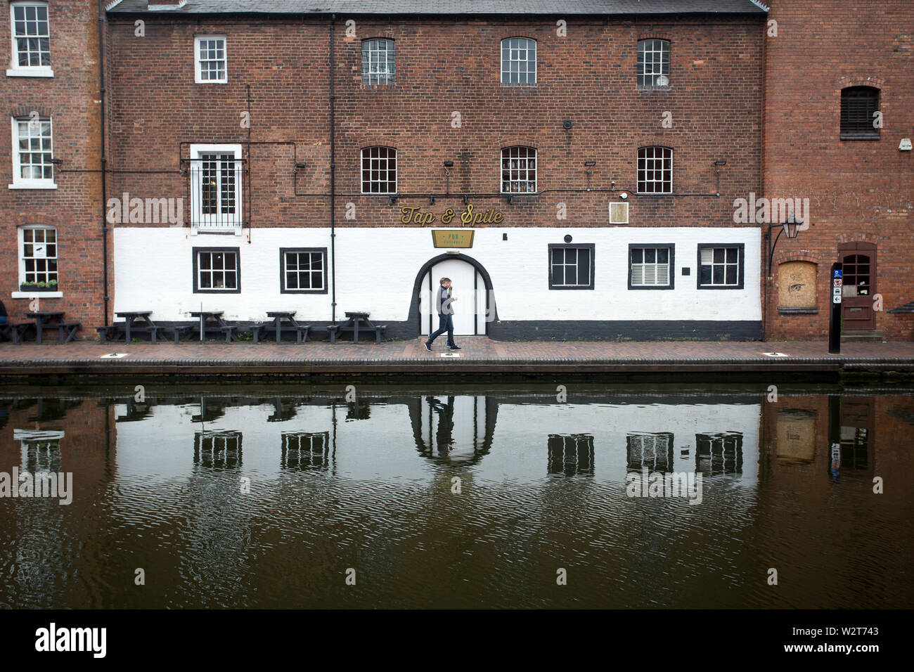 Birmingham Worcester Canal, Broad st area Stock Photo - Alamy