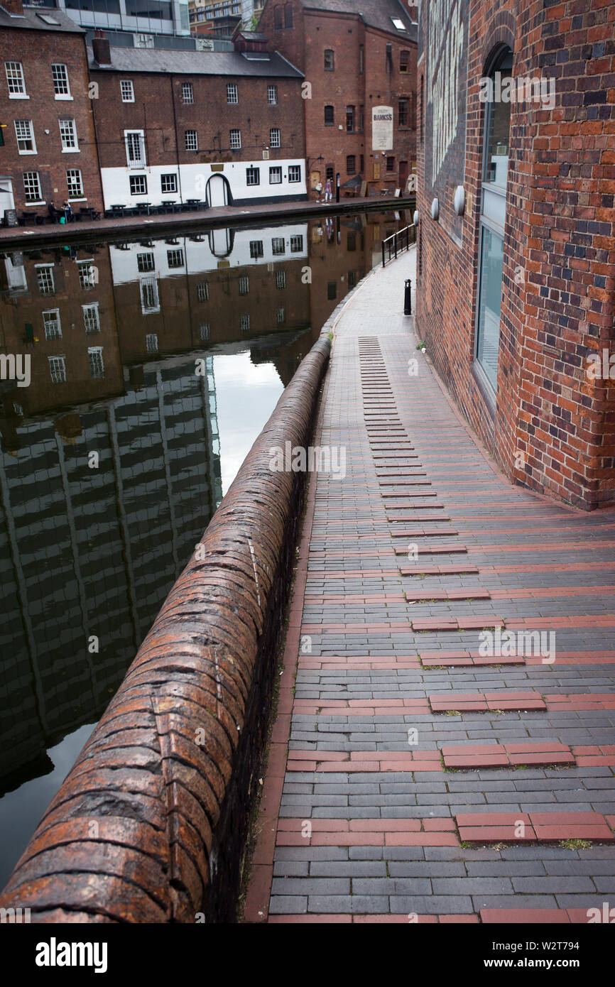 Birmingham Worcester Canal, Broad st area Stock Photo - Alamy
