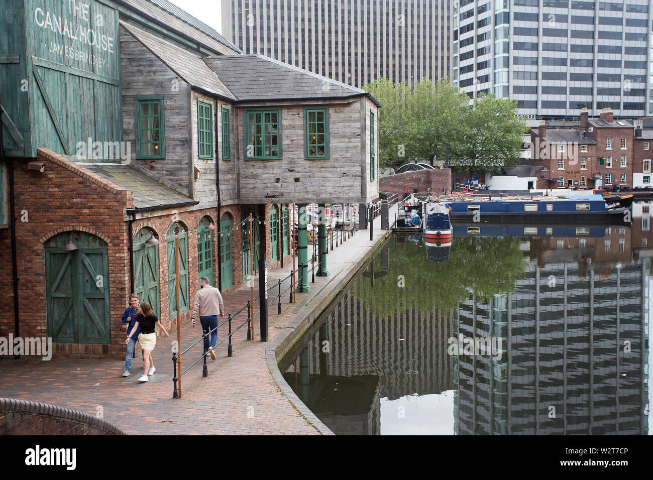 Birmingham Worcester Canal, Broad st area Stock Photo - Alamy