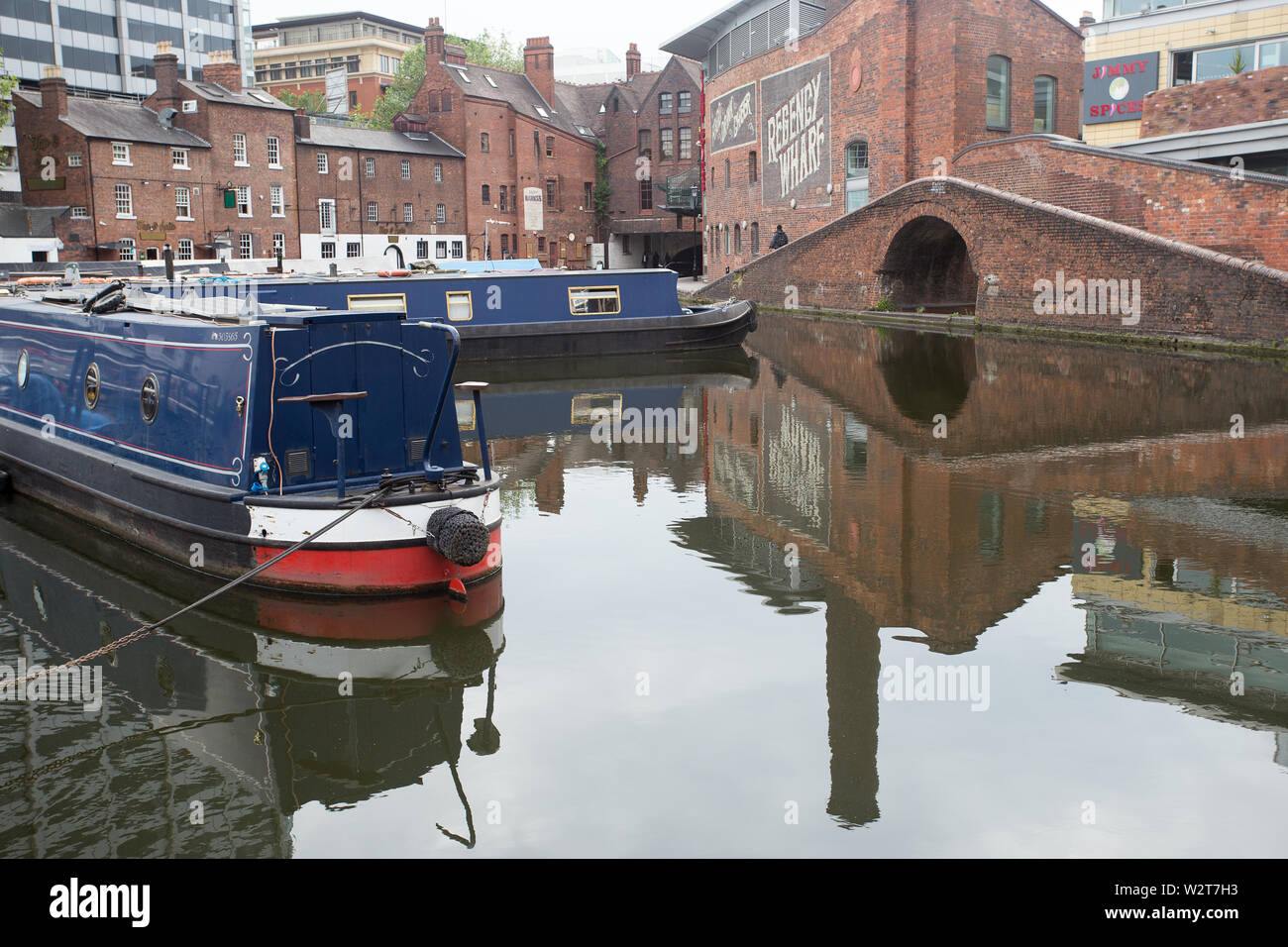 Birmingham Worcester Canal, Broad st area Stock Photo - Alamy