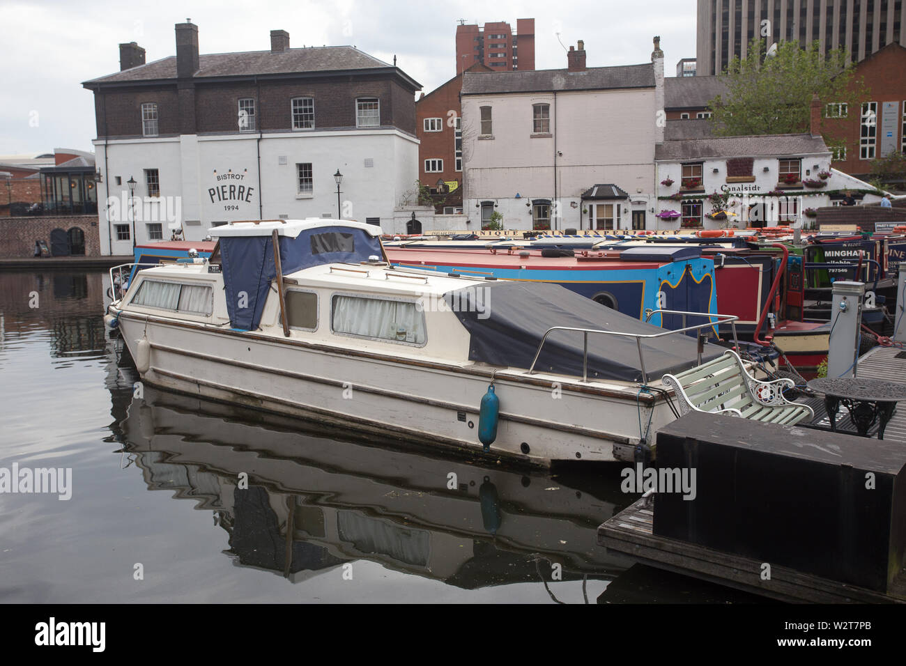 Birmingham Worcester Canal, Broad st area Stock Photo - Alamy