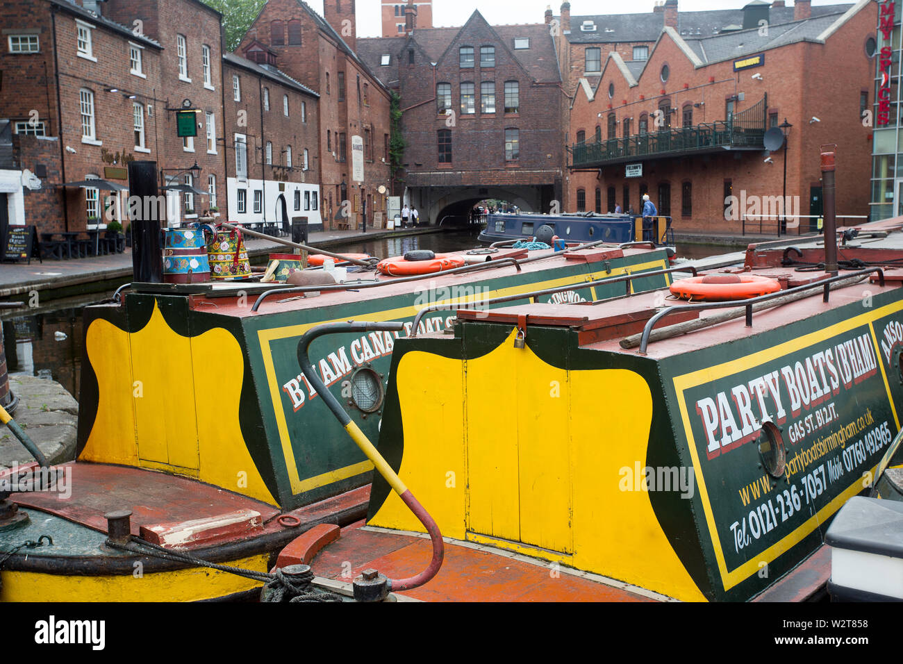 Birmingham Worcester Canal, Broad st area Stock Photo - Alamy