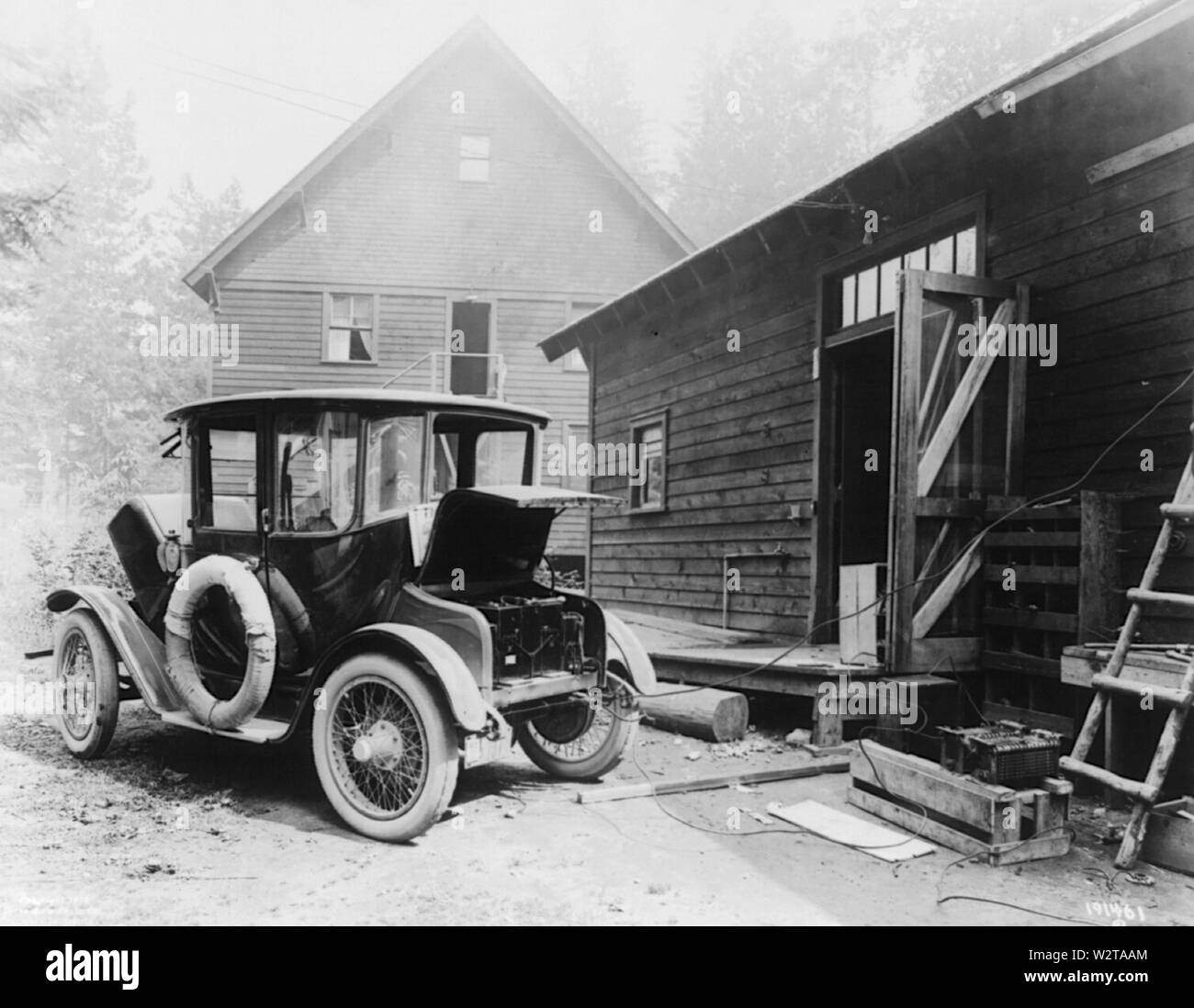Detroit Electric car charging Stock Photo - Alamy
