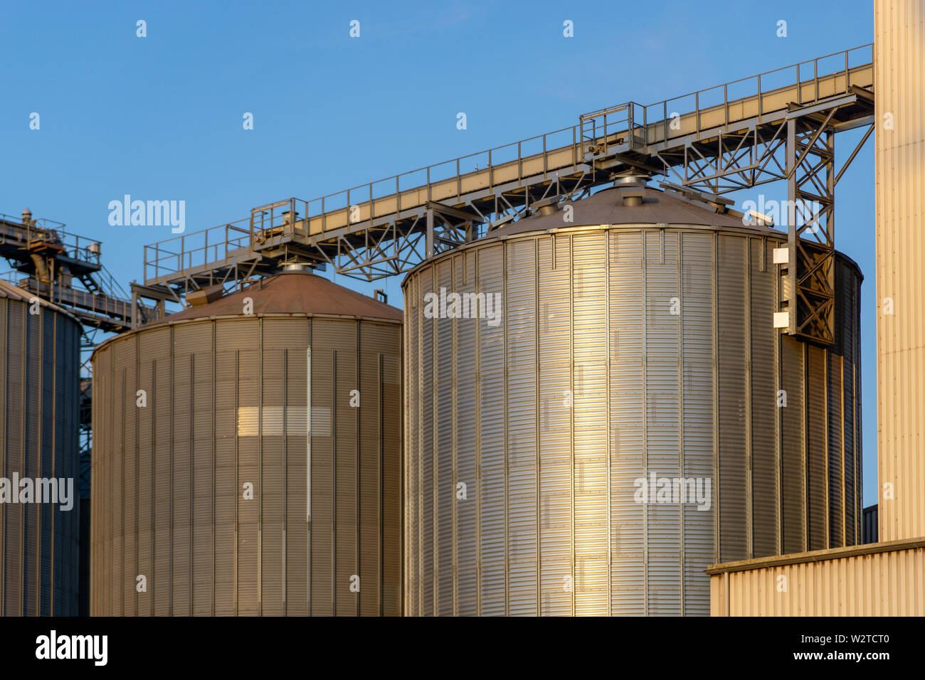 Industrial silos chemical plant factory hi-res stock photography and ...