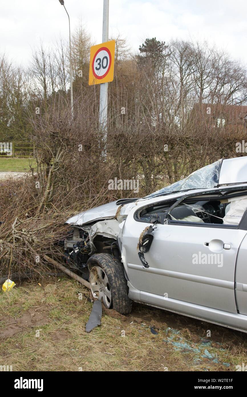 Accident emergency ambulance speeding incident hi-res stock photography ...