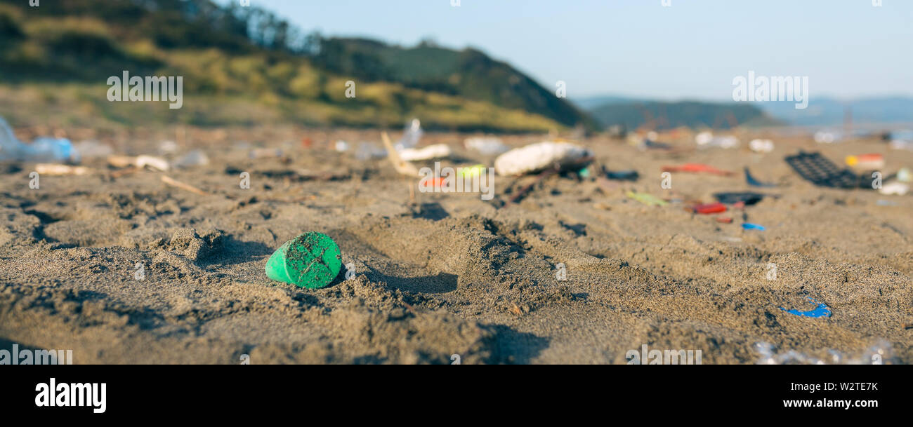 Dirty beach landscape full of waste without people Stock Photo - Alamy