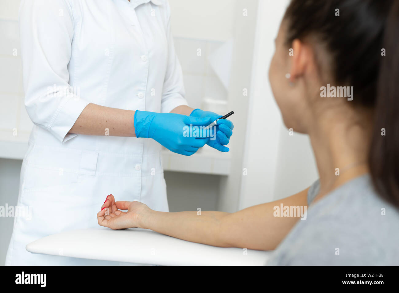 Blood draw man hospital hi-res stock photography and images - Alamy