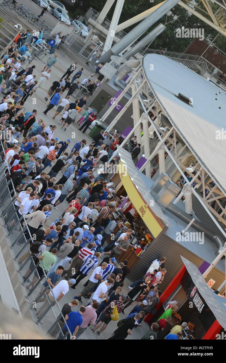 Runner vomiting hi-res stock photography and images - Alamy