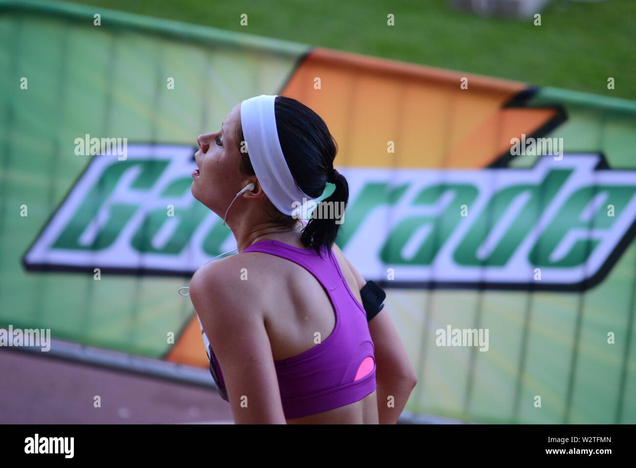 Runner vomiting hi-res stock photography and images - Alamy