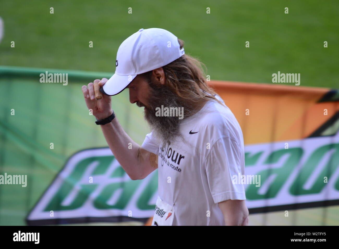 Runner vomiting hi-res stock photography and images - Alamy