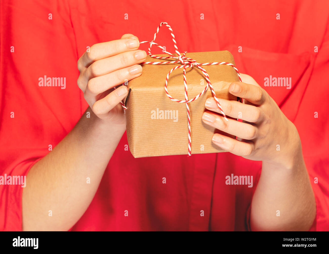 Untying hi-res stock photography and images - Alamy