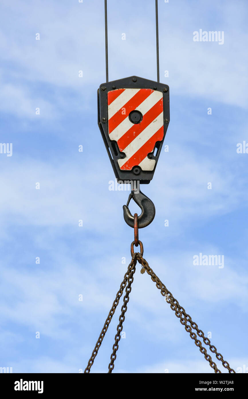 Lifting cables hi-res stock photography and images - Alamy