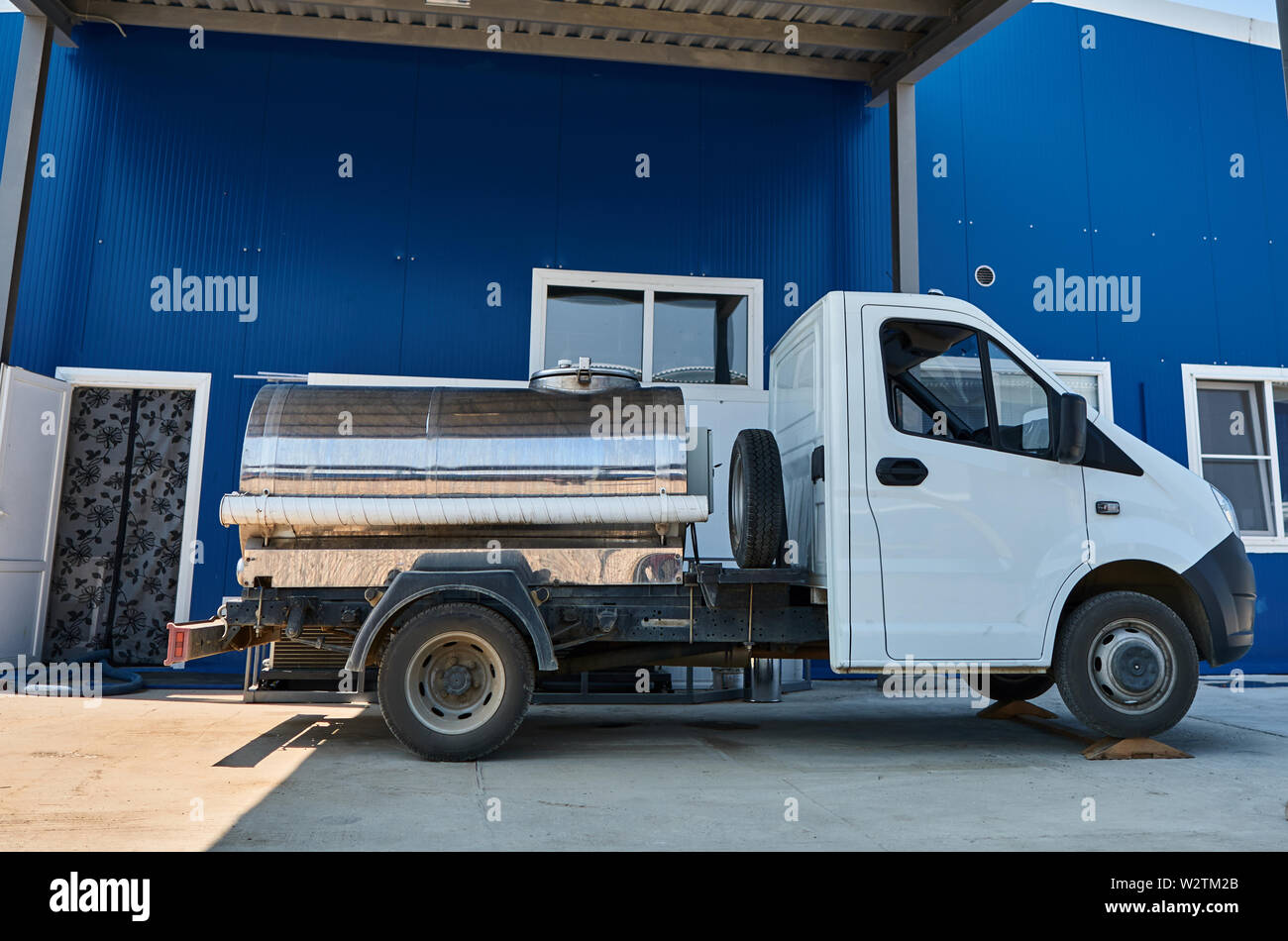 Milk truck hi-res stock photography and images - Alamy