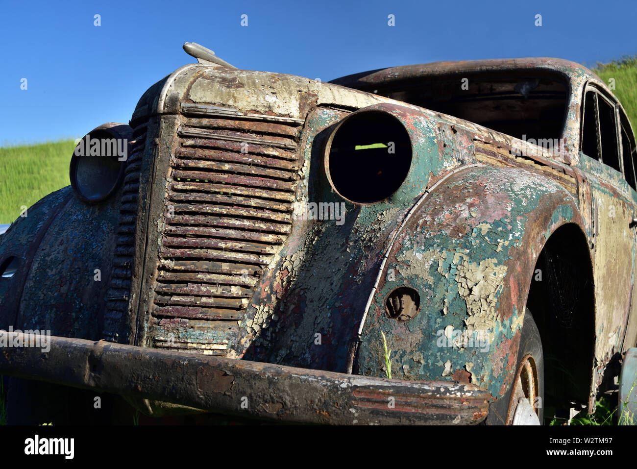 Old rusty car hi-res stock photography and images - Alamy