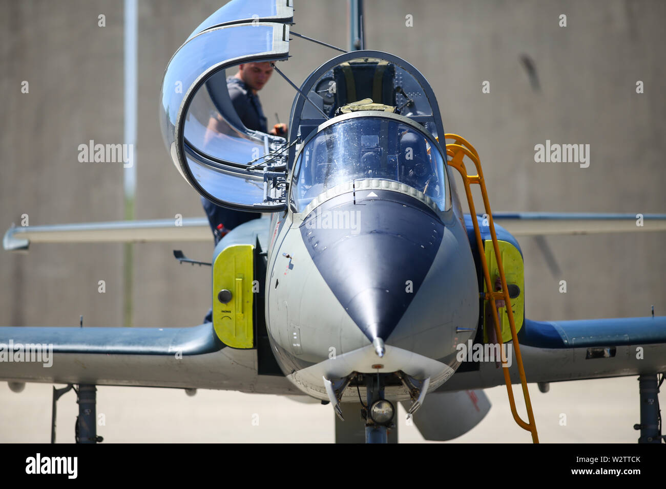 Supersonic advanced jet trainer hi-res stock photography and images - Alamy