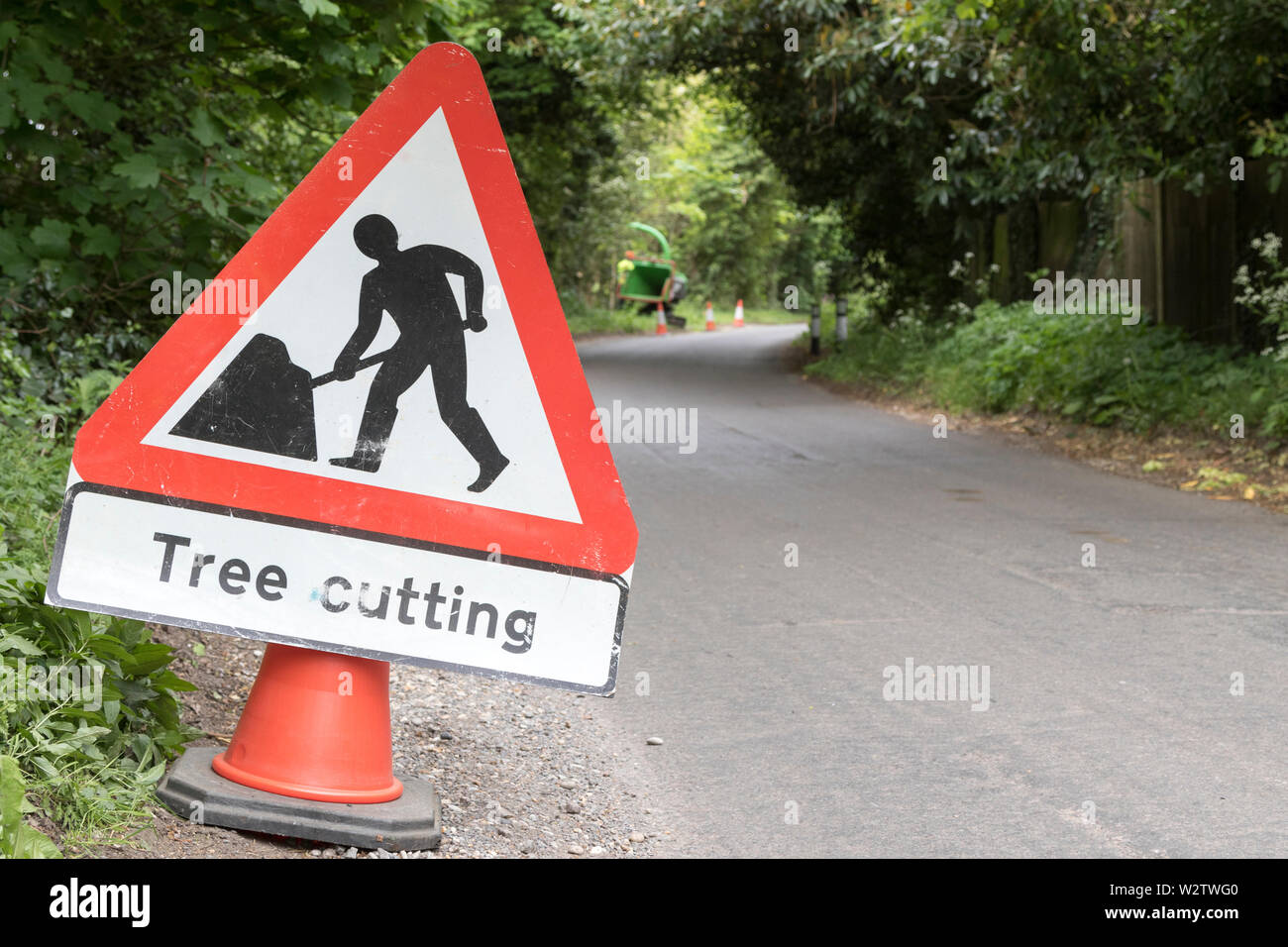 Tree cutting warning sign of men at work Stock Photo - Alamy