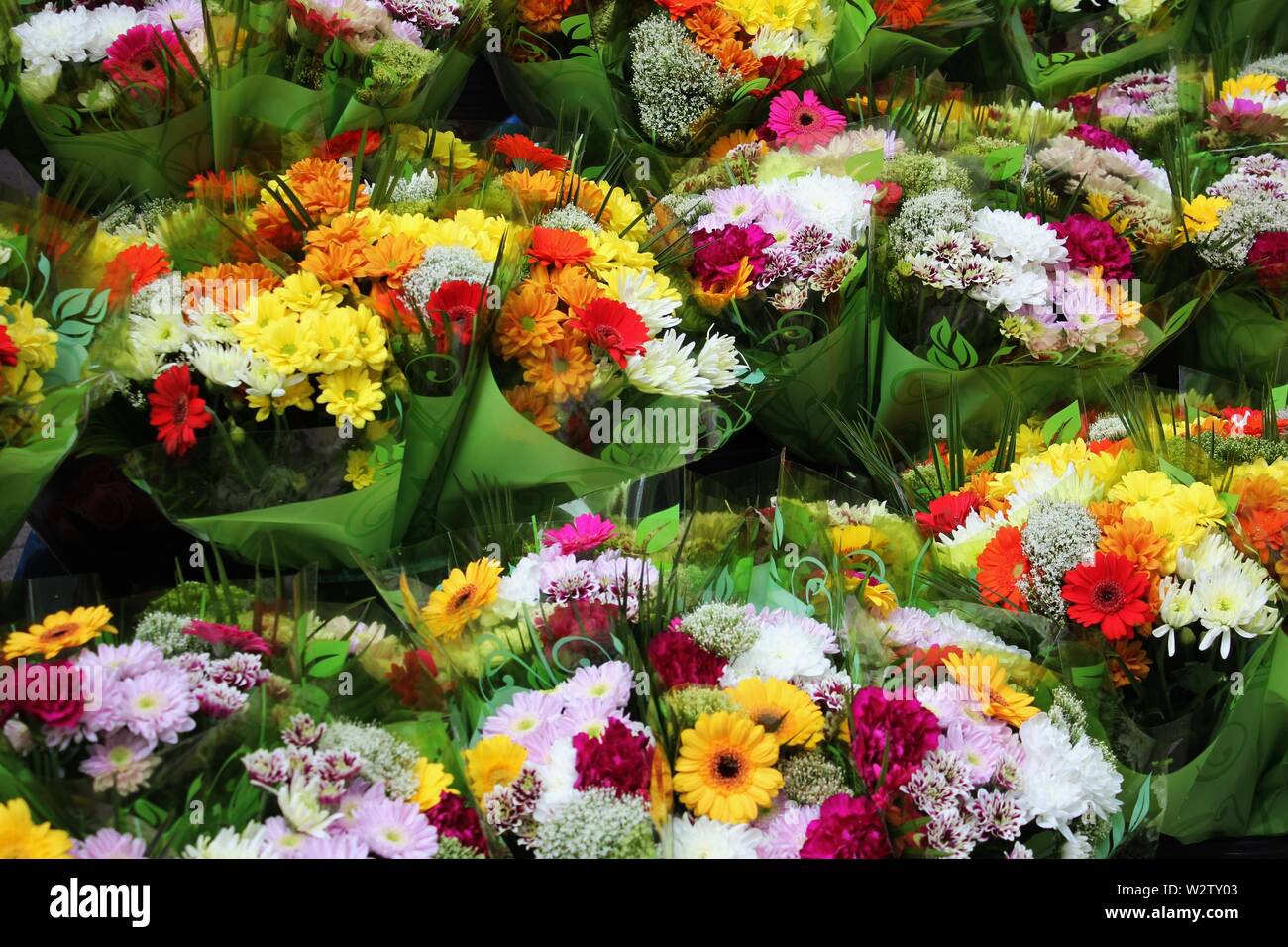 Colourful bouquets hi-res stock photography and images - Alamy