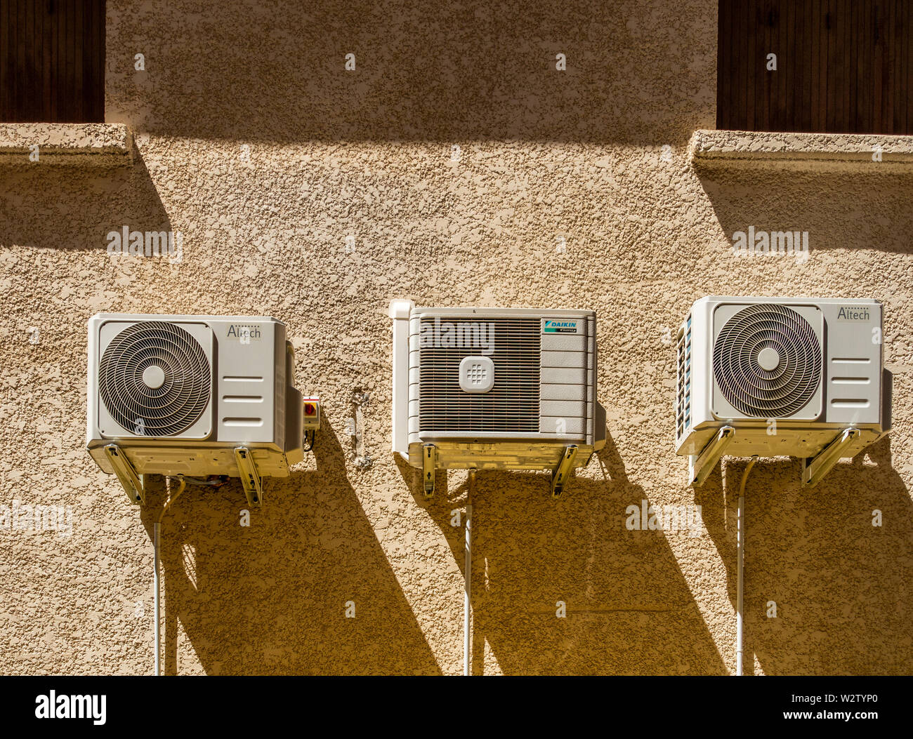 Airconditioner units hi-res stock photography and images - Alamy