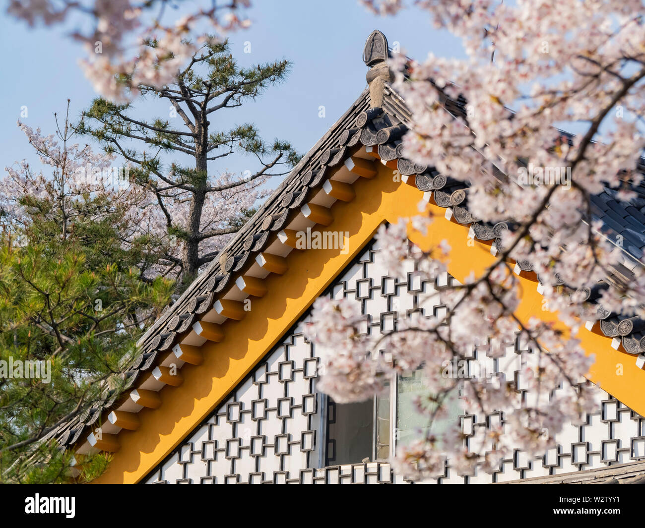 Beautiful traditional building inside the famous Bulguksa temple at ...