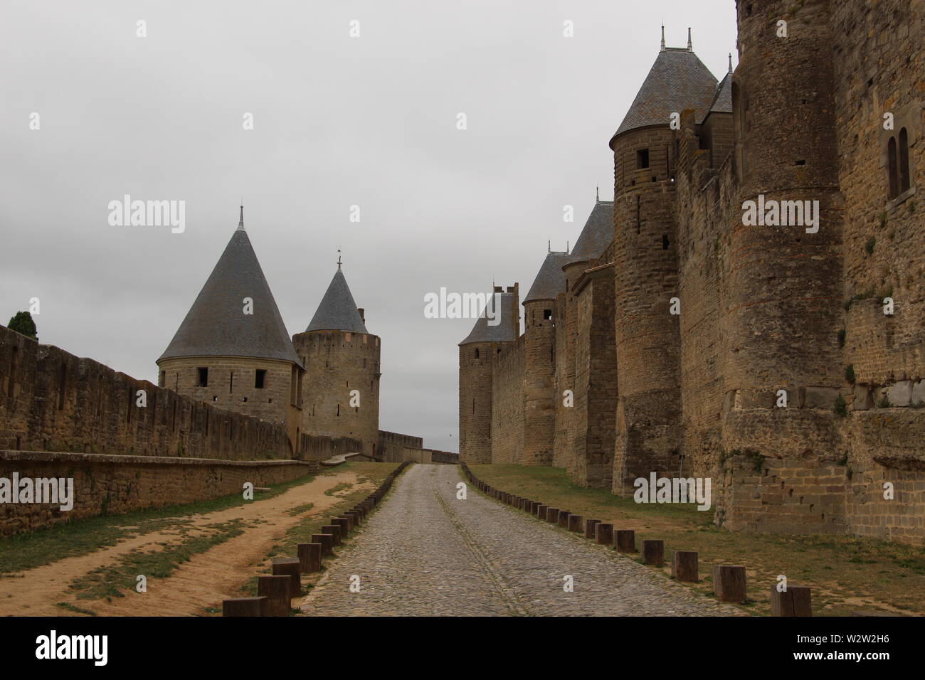 Round towers stone castle hi-res stock photography and images - Alamy