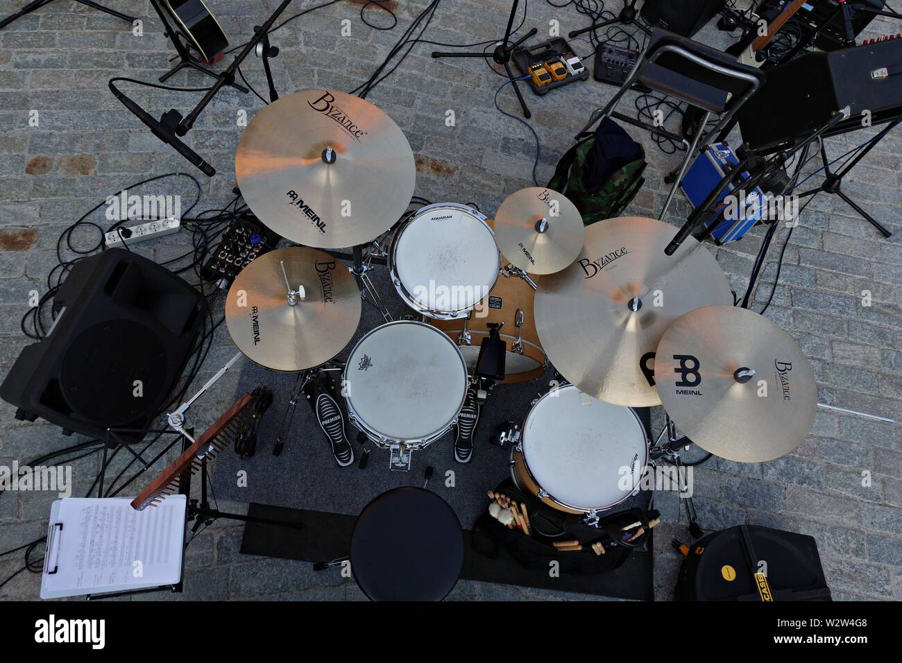 Set of music batteries, percussion, speakers, big speakers and a ...