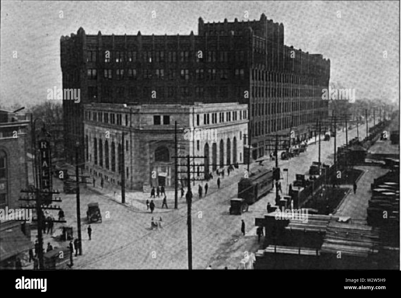 Goodyear building hi-res stock photography and images - Alamy