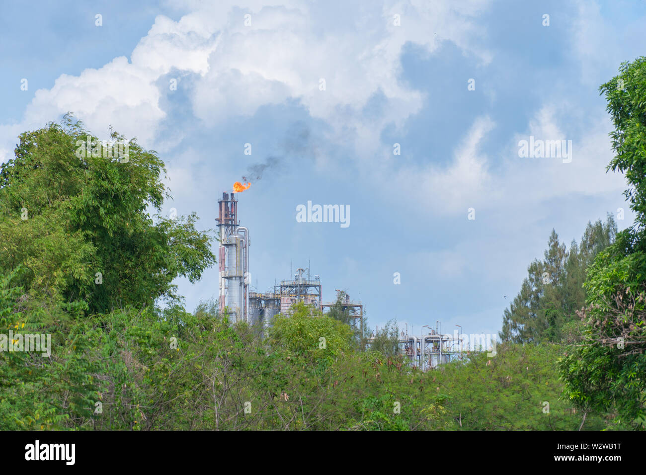 Gas separation plant and oil refinery in the industrial area Stock ...