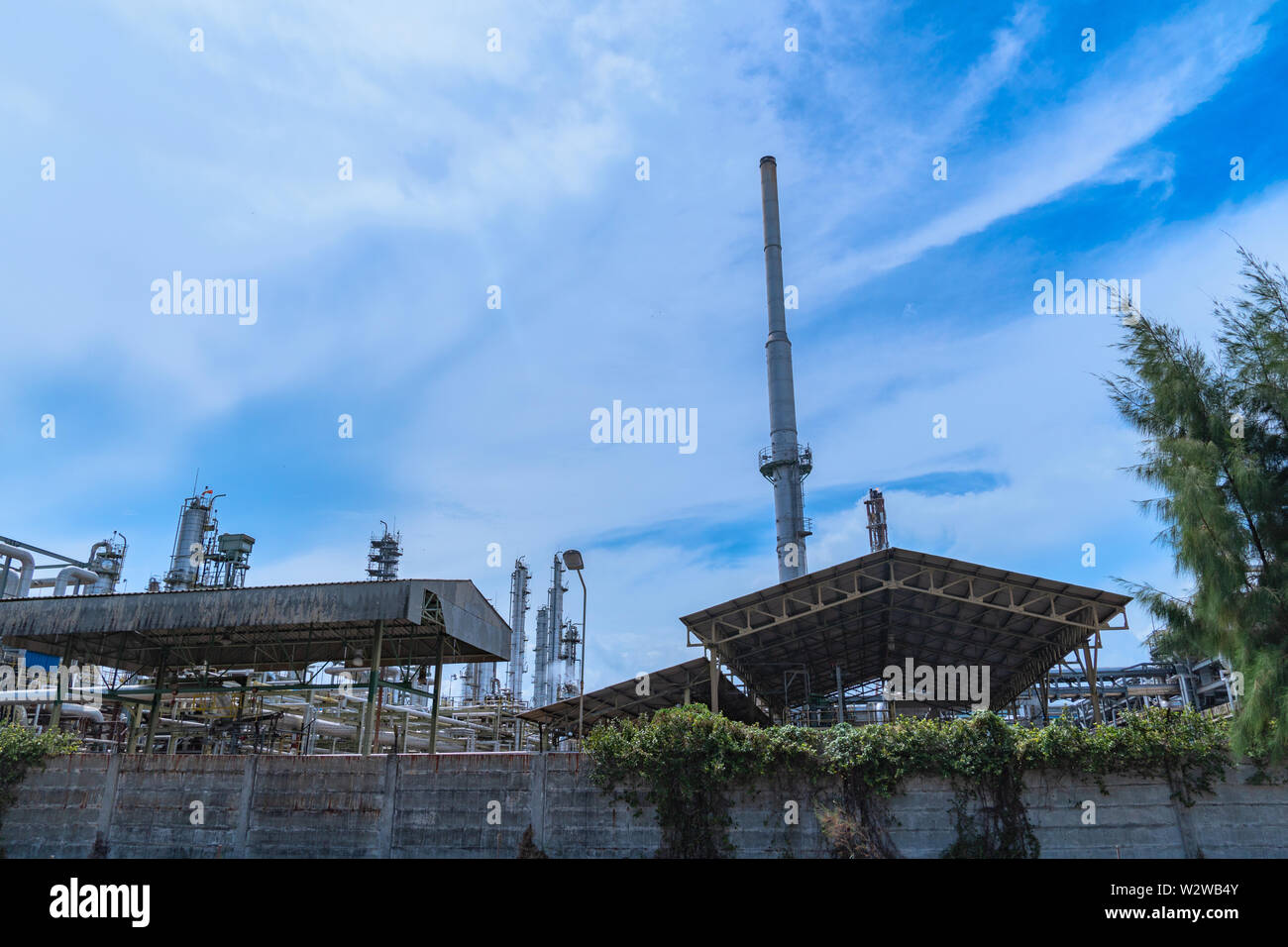 Gas oil separation plant hi-res stock photography and images - Alamy