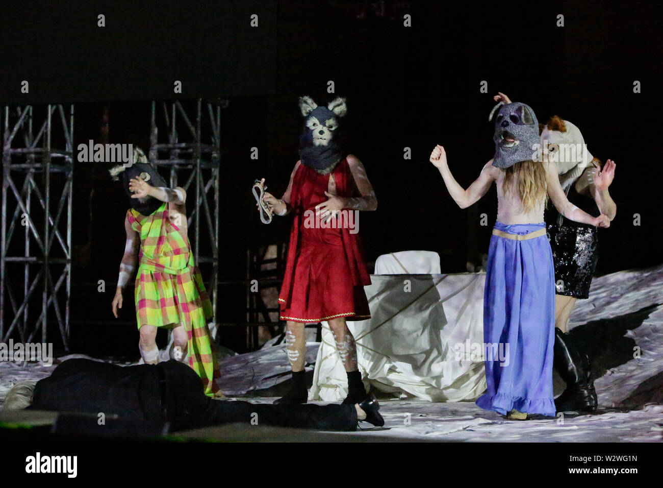 Worms, Germany. 10th July 2019. Actor Boris Aljinovic (as Gernot) (left ...