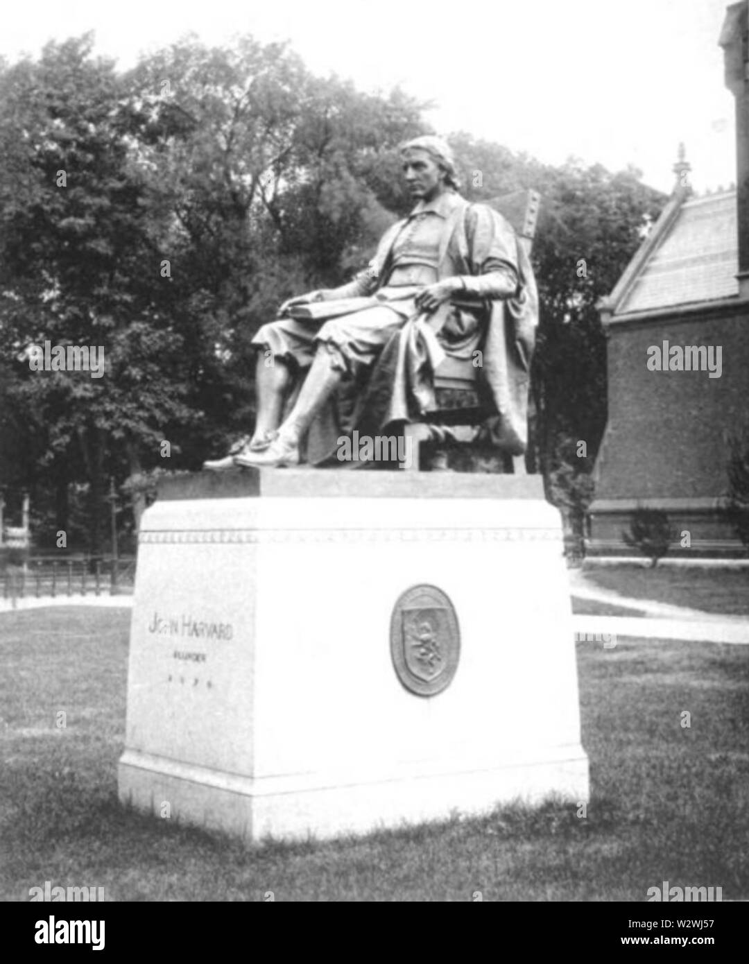 John Harvard Statue