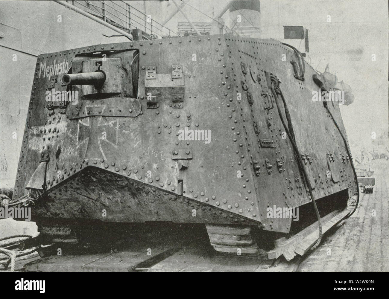 Jun 14 1919 Mephisto Tank unloaded at Brisbane Stock Photo - Alamy