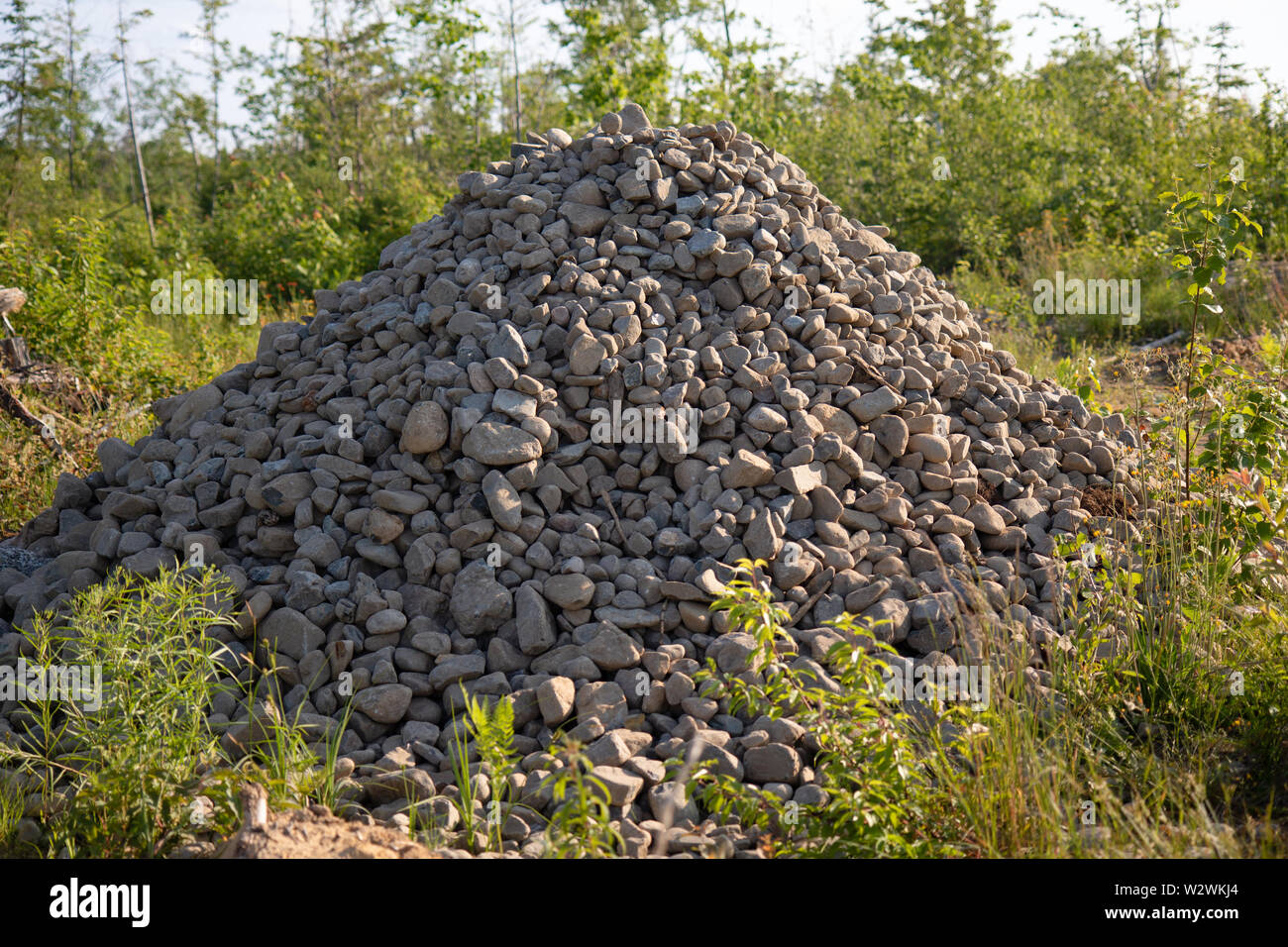 Gravel pile in an aggregate hi-res stock photography and images - Alamy