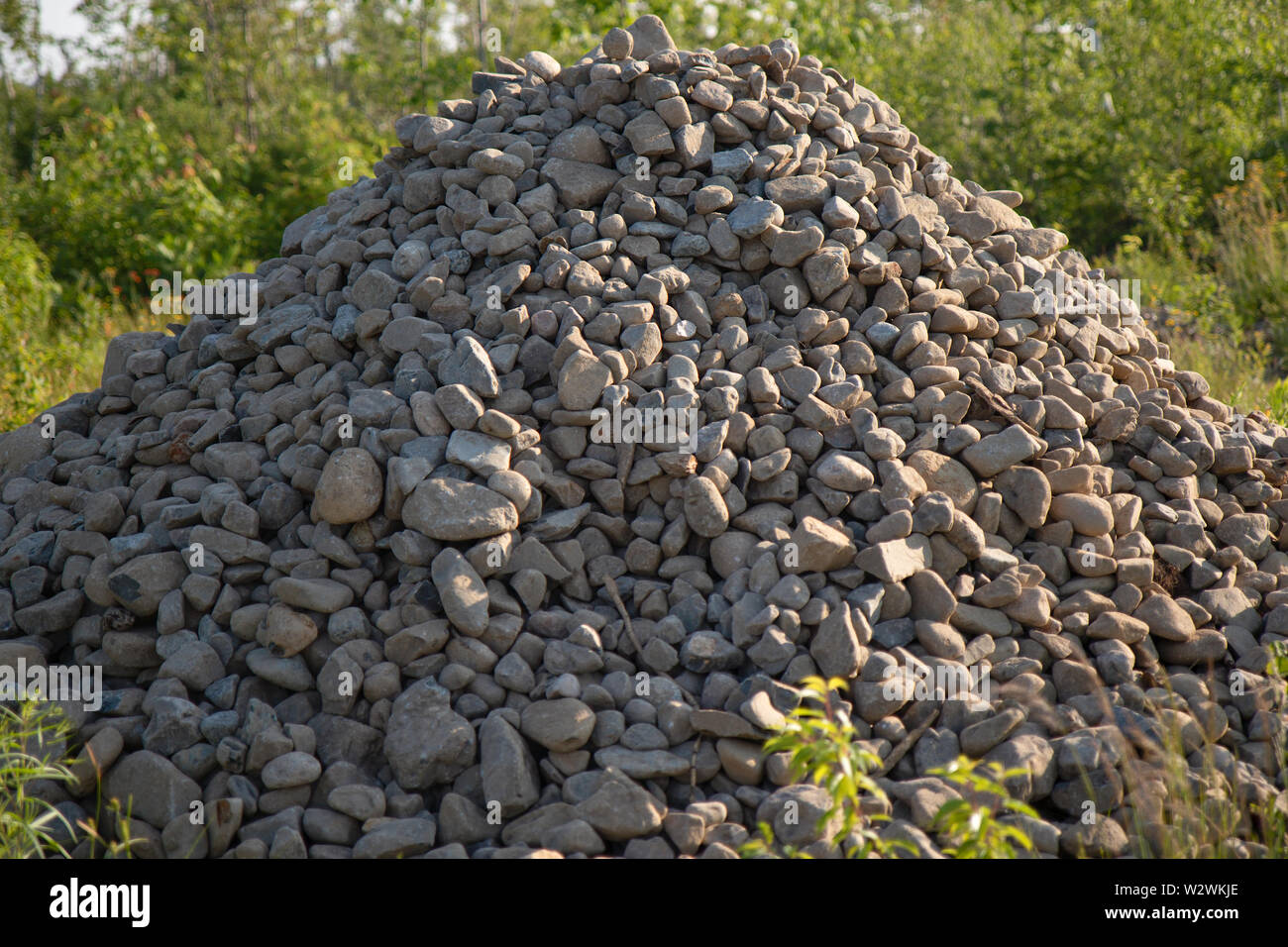 Rock pile granite flint hi-res stock photography and images - Alamy