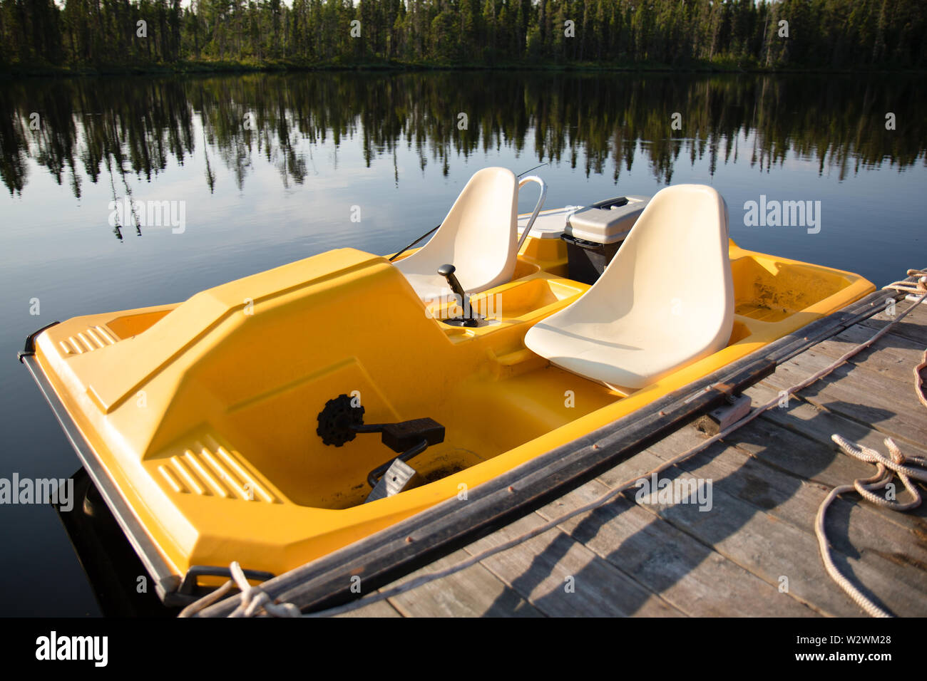 Happy couple in row boat hi-res stock photography and images - Alamy