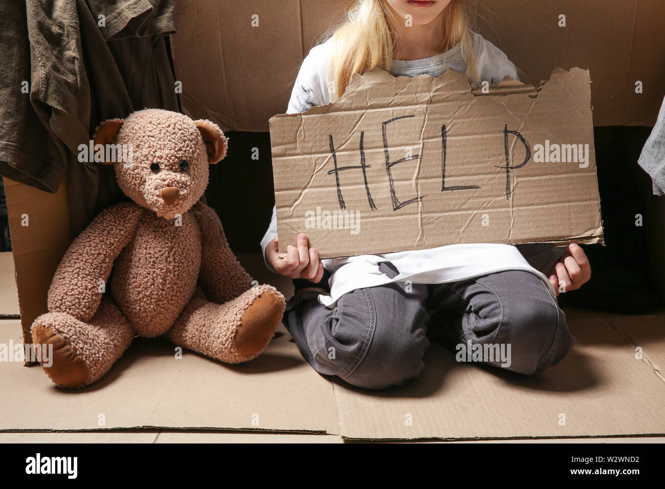 Homeless little girl begging for help Stock Photo - Alamy
