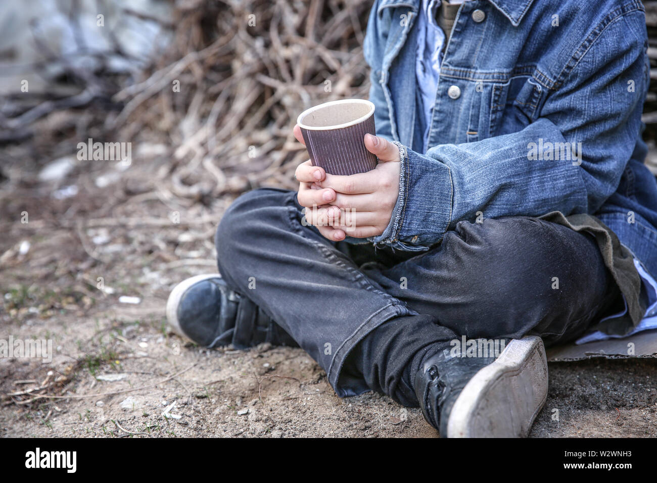 Homeless people cup hi-res stock photography and images - Alamy