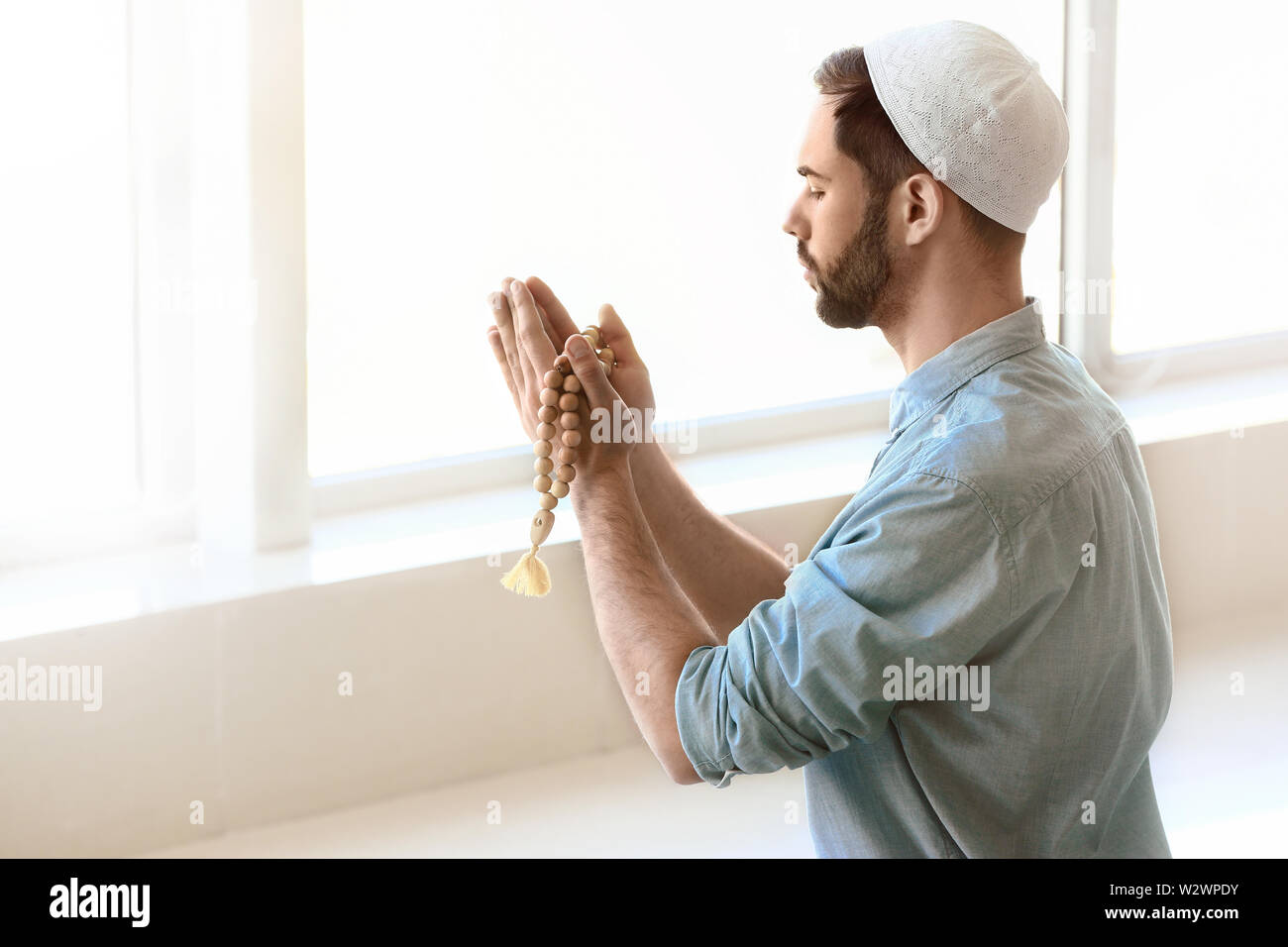 Muslim man praying namaz hi-res stock photography and images - Alamy