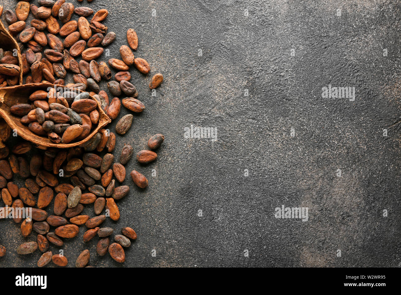 Cocoa beans on grunge background Stock Photo - Alamy