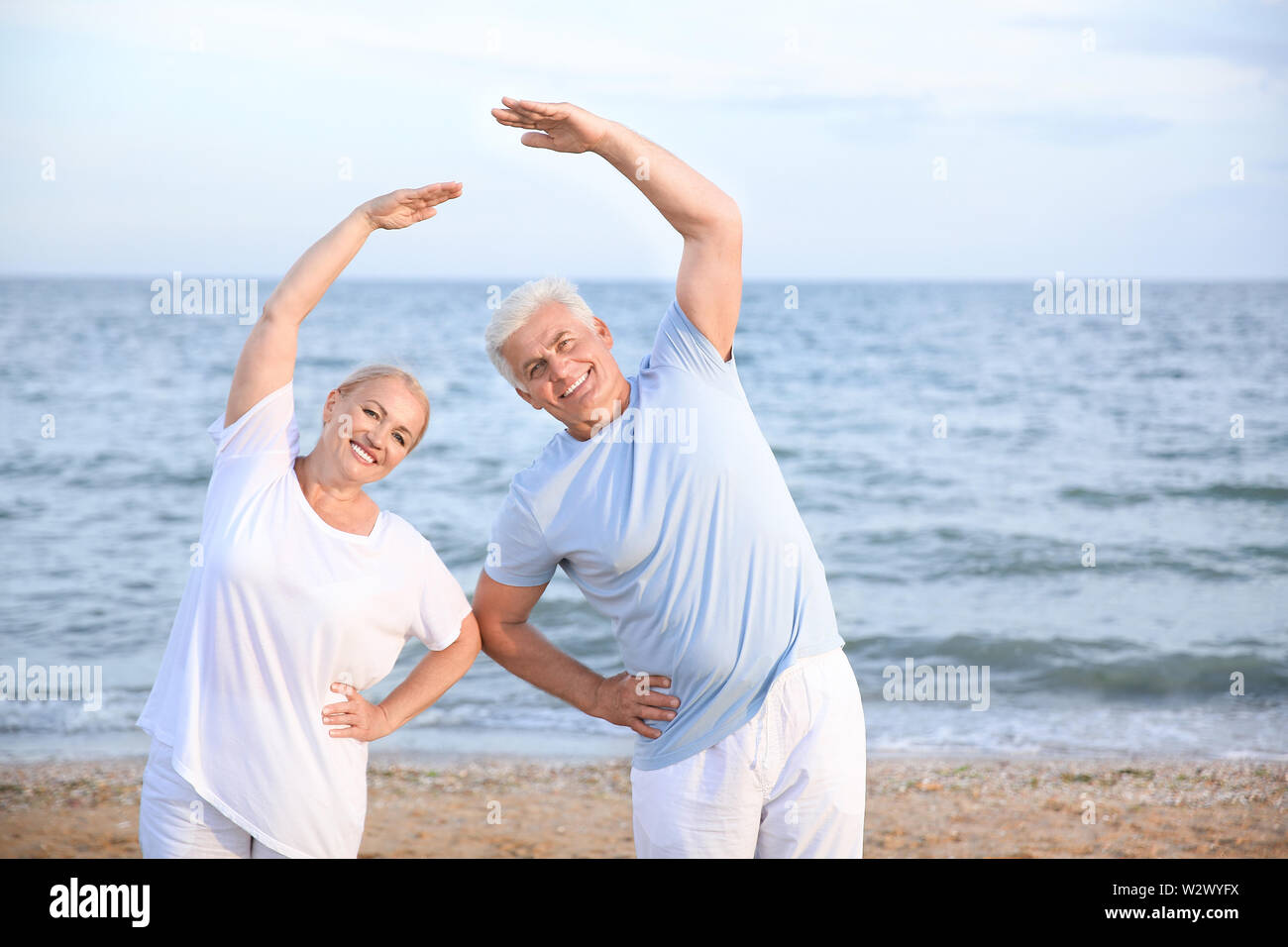 Sporty mature couple training hi-res stock photography and images - Alamy