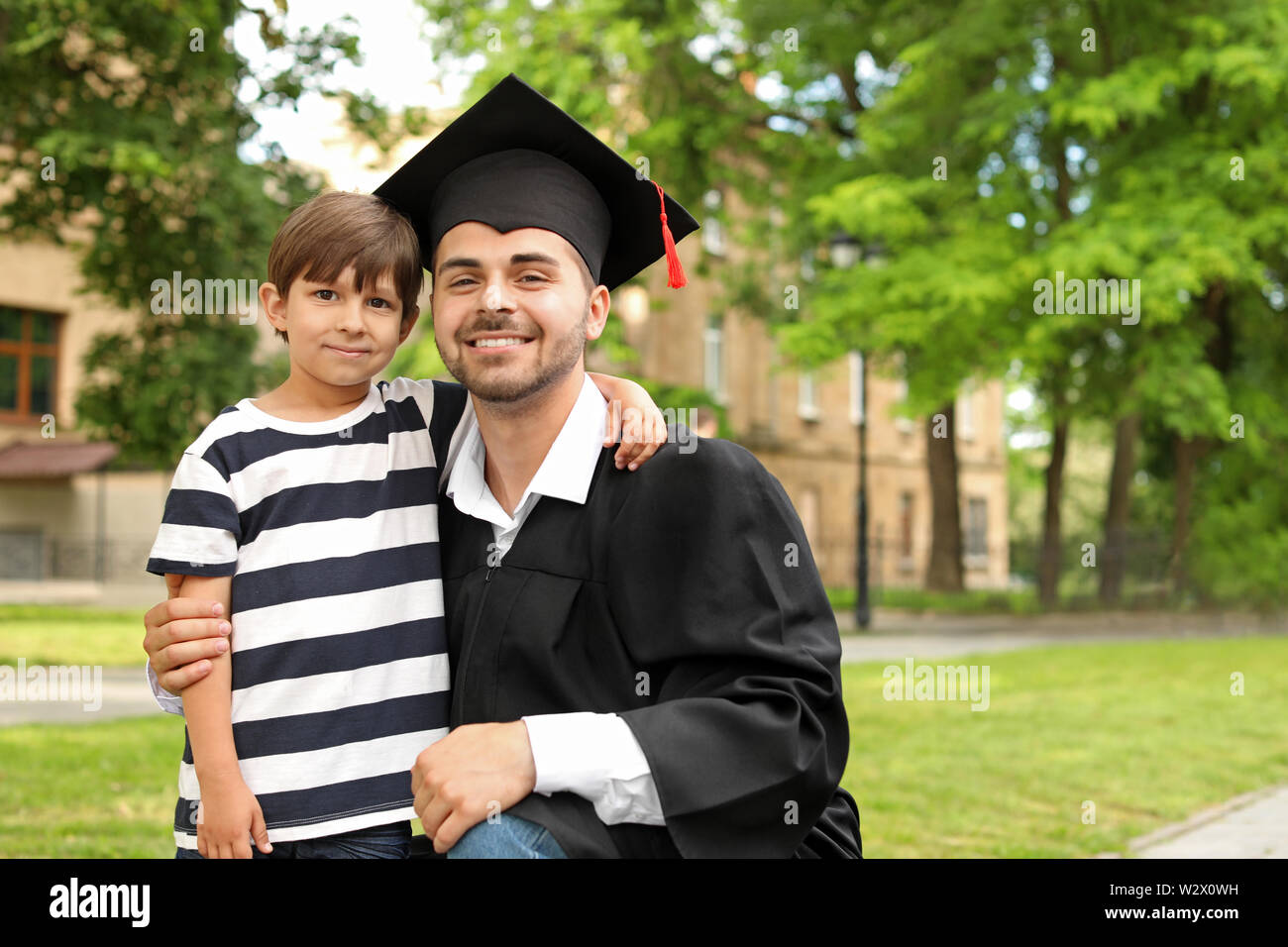 Graduation father and son hi-res stock photography and images - Alamy