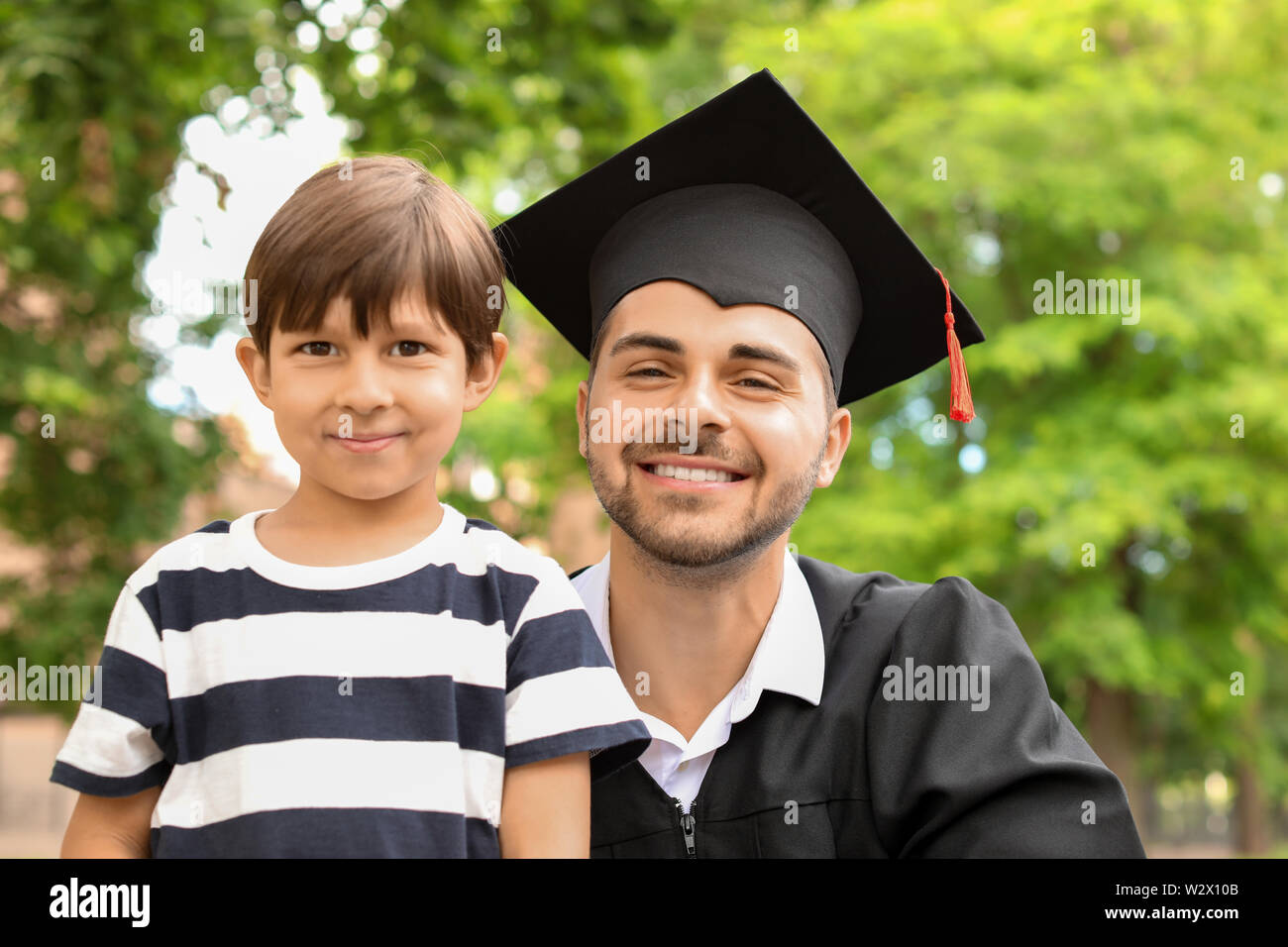 Graduation father and son hi-res stock photography and images - Alamy