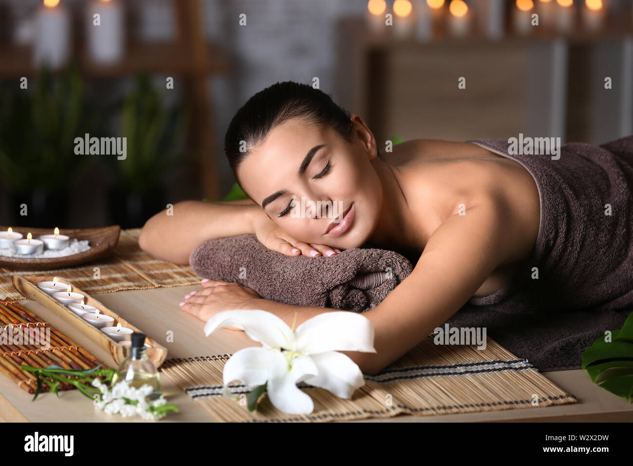 Beautiful young woman relaxing in spa salon Stock Photo - Alamy