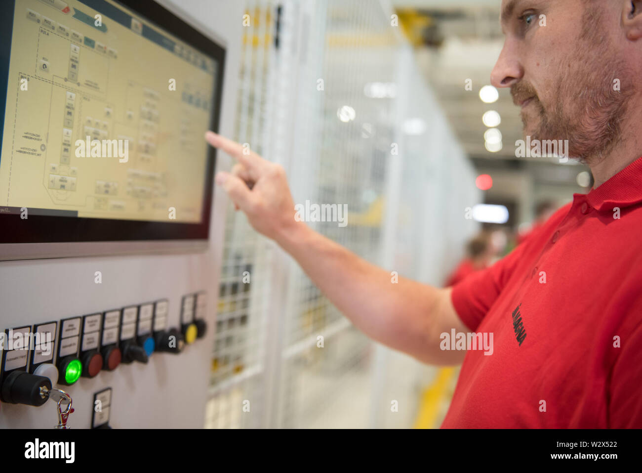 Car production workers, europe hi-res stock photography and images - Alamy