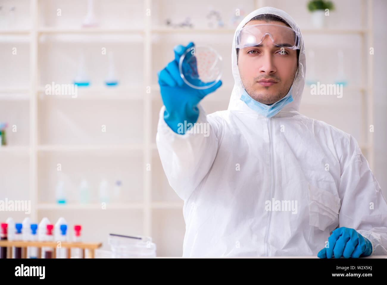 The young male chemist working in the lab Stock Photo - Alamy