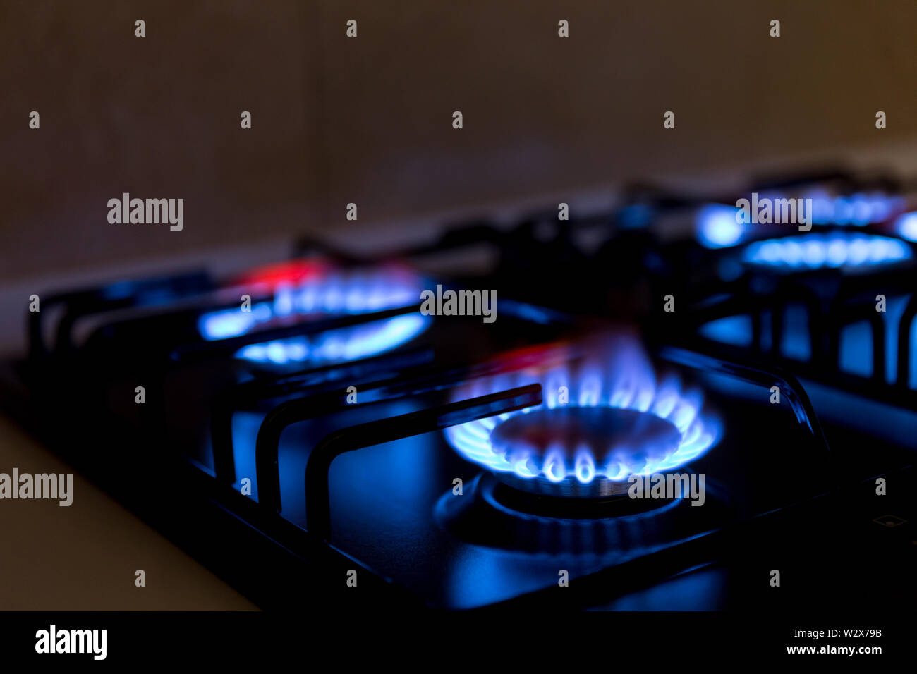 Gas burner on a black modern kitchen stove Stock Photo - Alamy