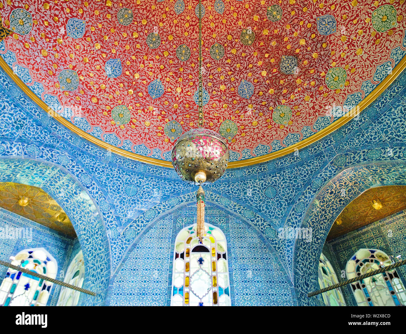 Beautiful oriental design detail on tiled wall and dome at Topkapi ...