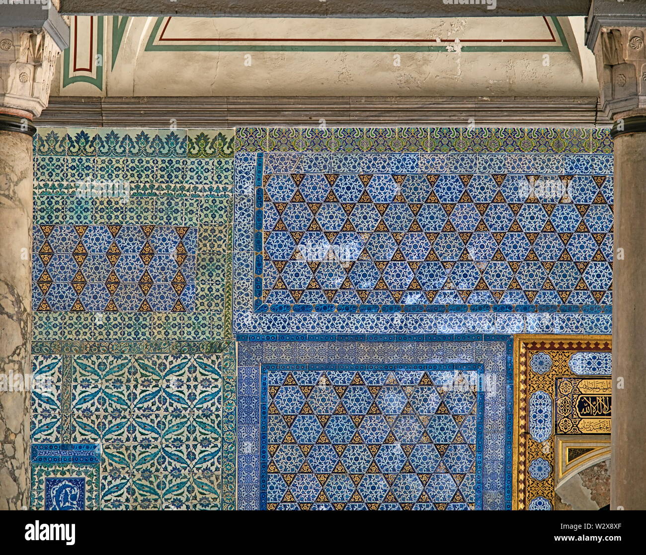 Turkey istanbul topkapi palace columns hi-res stock photography and ...