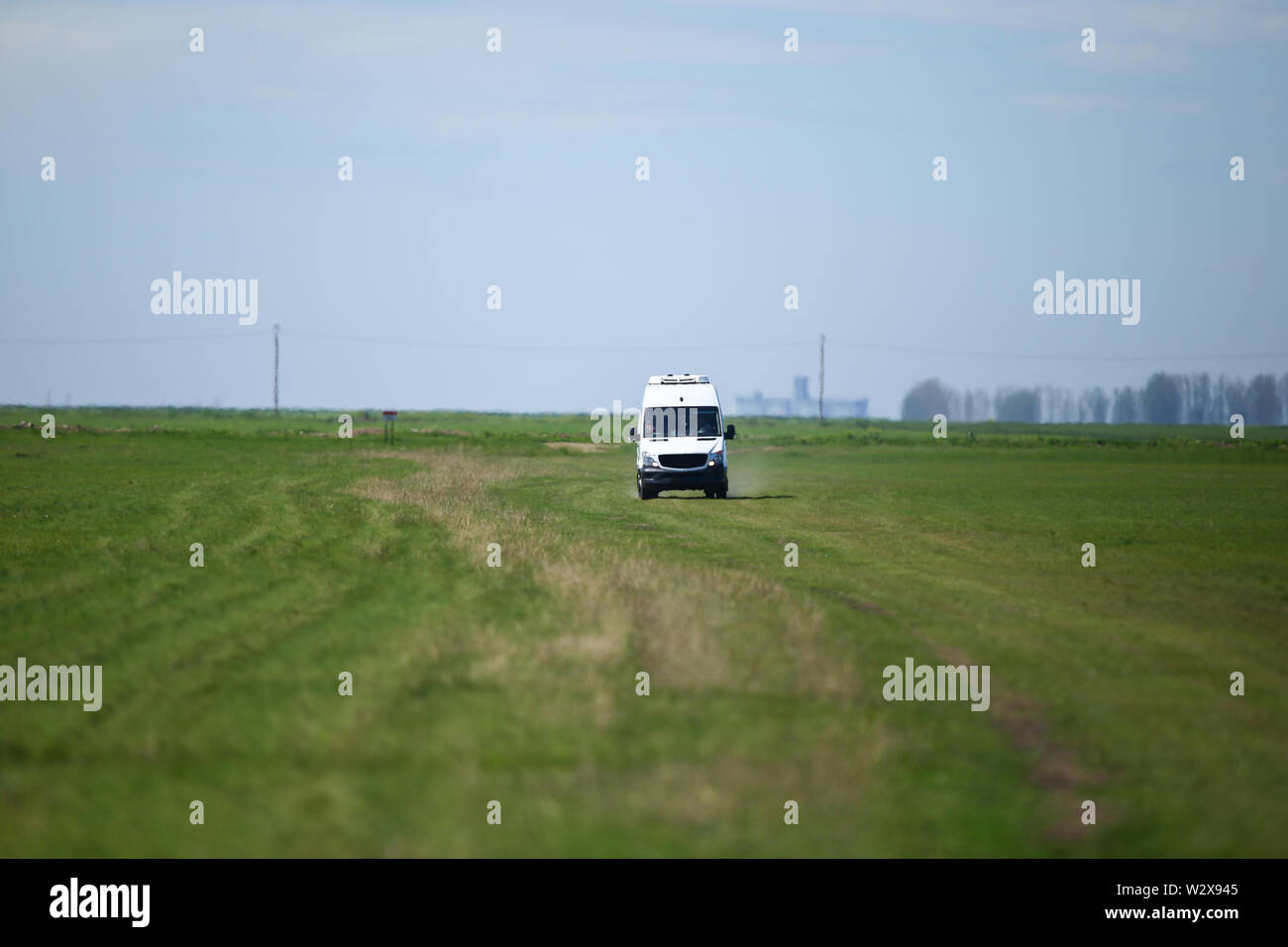 Logistic van hi-res stock photography and images - Alamy