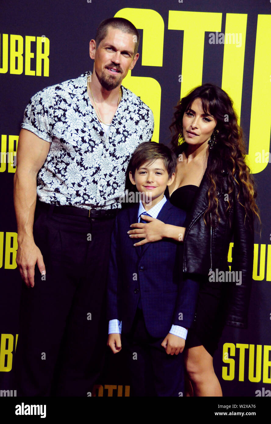 Sarah shahi los angeles premiere hi-res stock photography and images ...